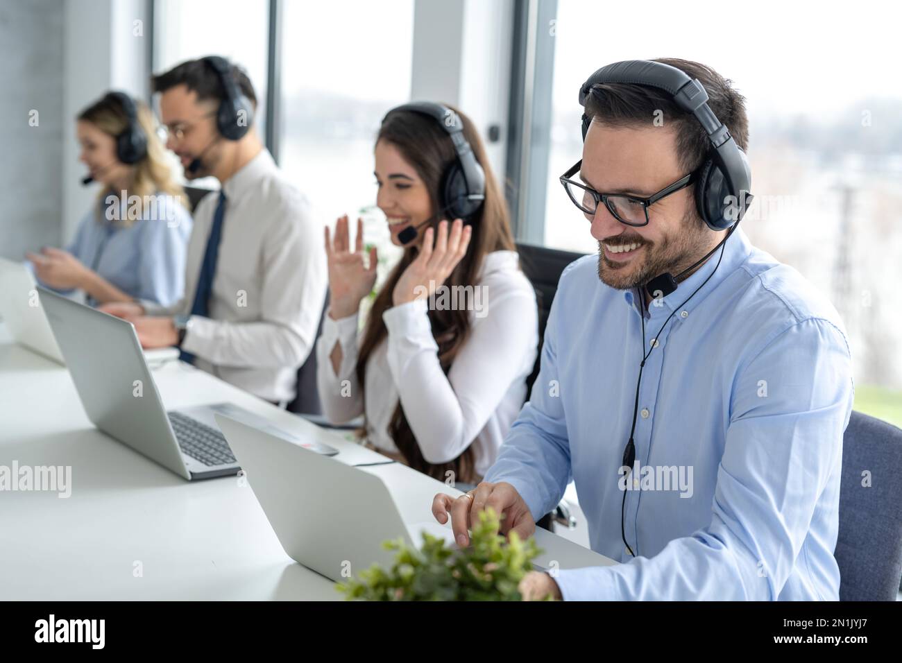 Call center agents hi-res stock photography and images - Alamy