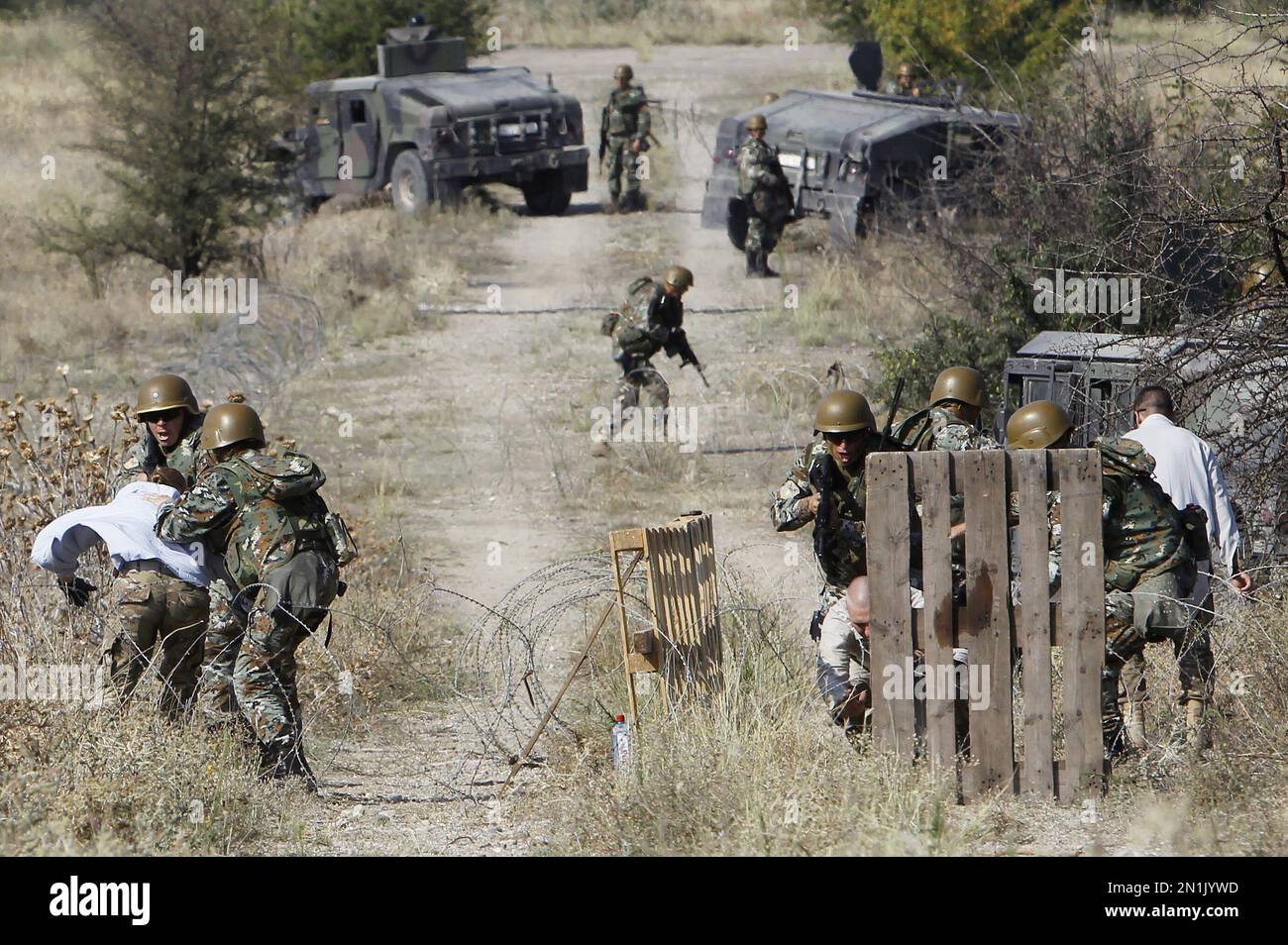 Macedonian Army Military Police Battalion go through an exercise ...
