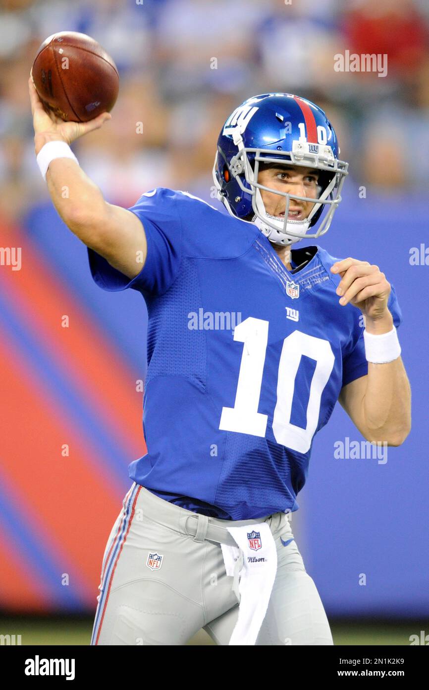 New York Giants quarterback Eli Manning (10) throws a pass during the ...