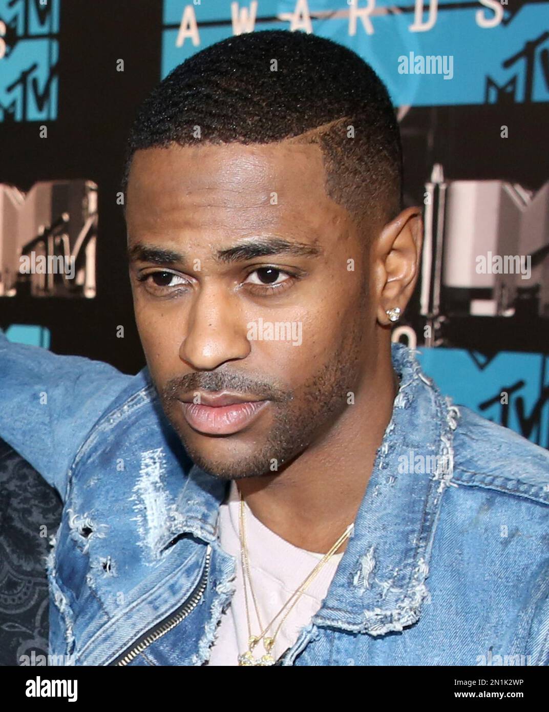Big Sean arrives at the MTV Video Music Awards at the Microsoft Theater ...