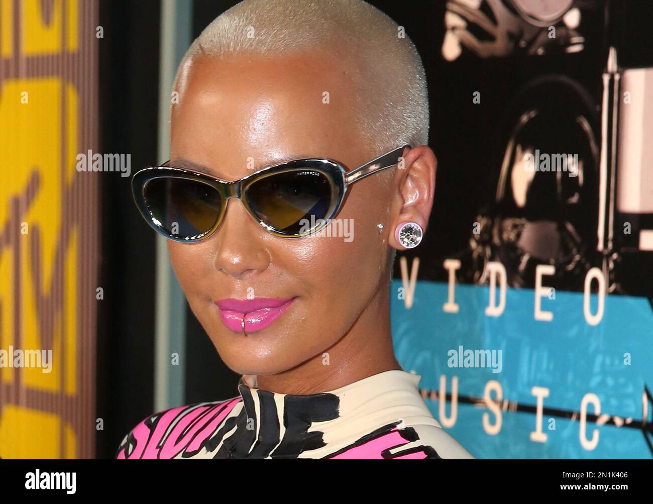 Amber Rose arrives at the MTV Video Music Awards at the Microsoft ...