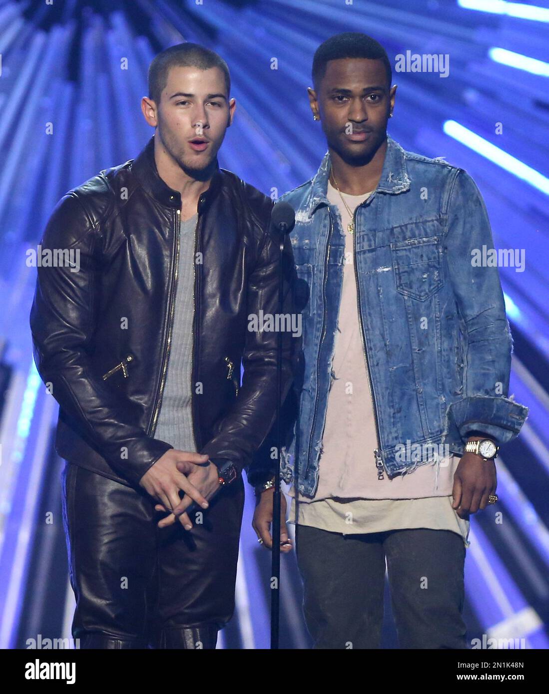 Nick Jonas, left, and Big Sean present the award for female video of ...