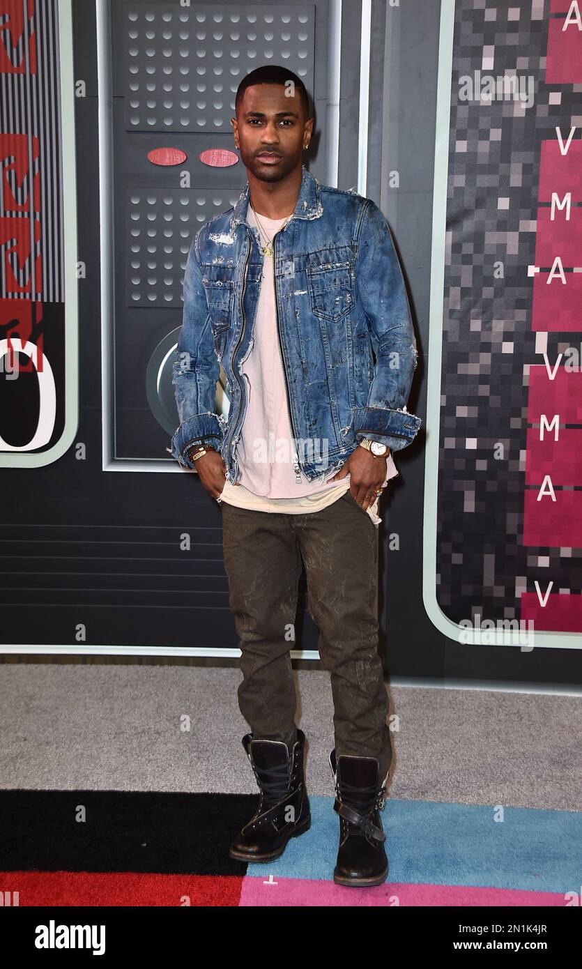 Big Sean arrives at the MTV Video Music Awards at the Microsoft Theater ...