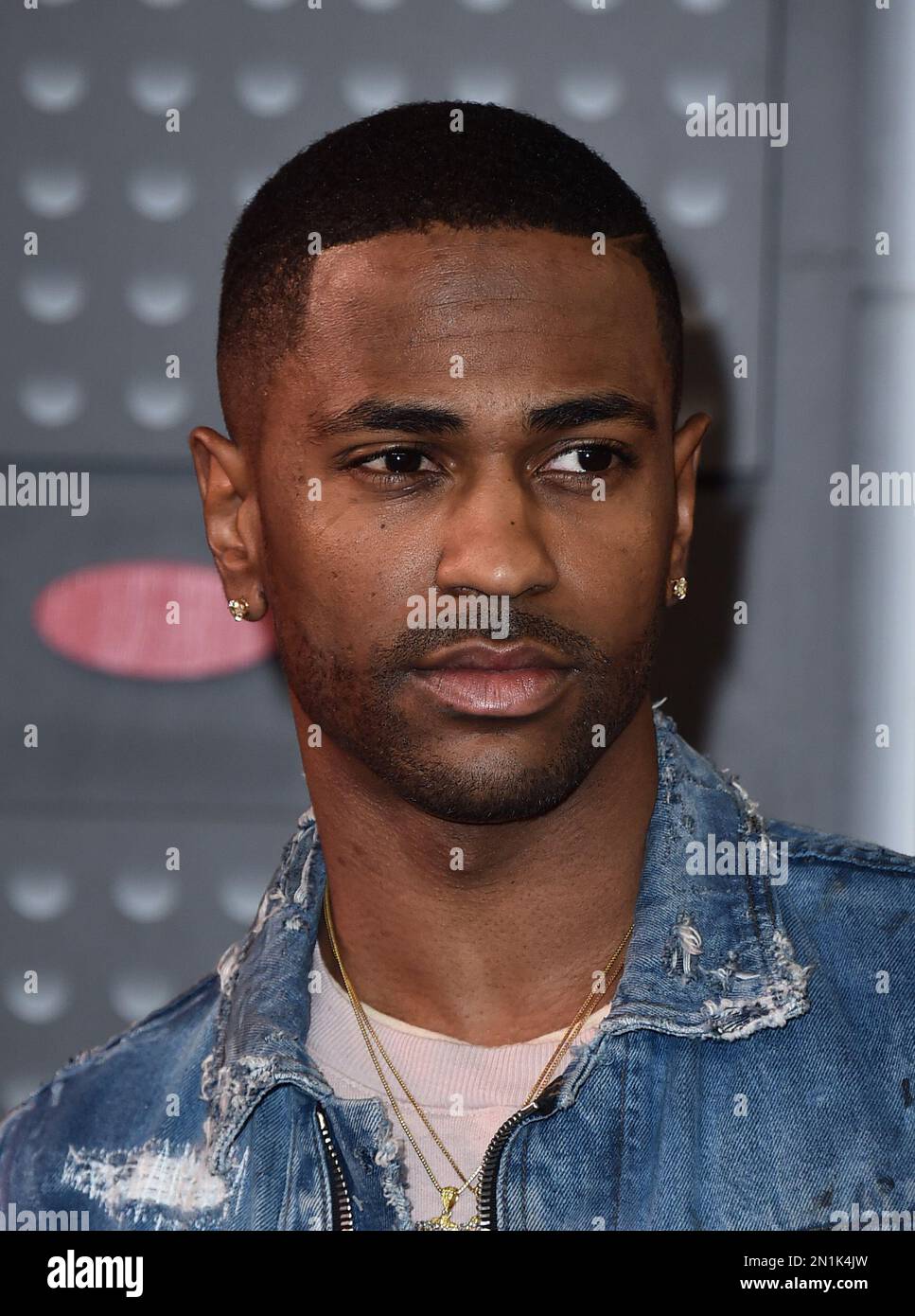 Big Sean arrives at the MTV Video Music Awards at the Microsoft Theater ...