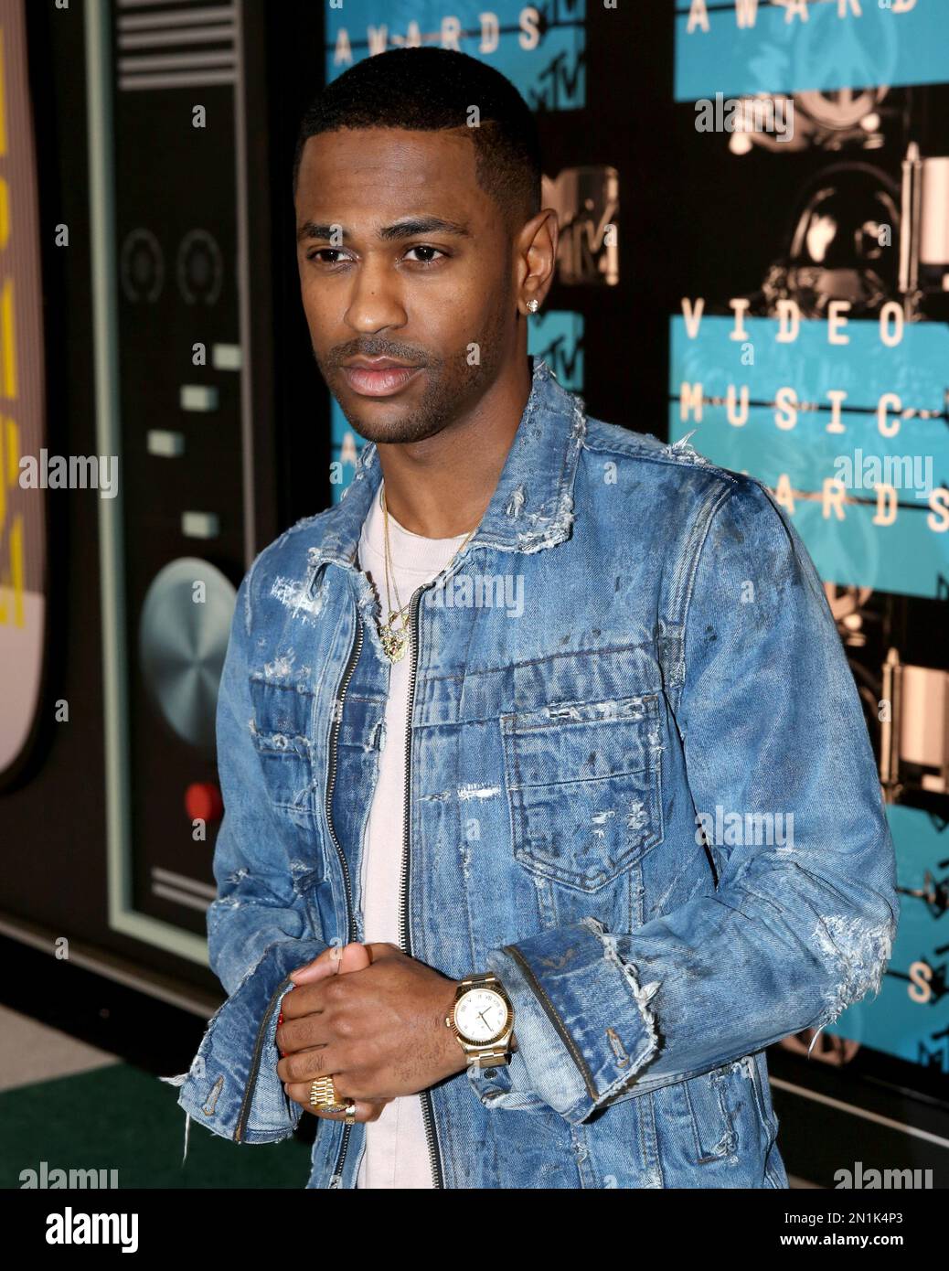 Big Sean arrives at the MTV Video Music Awards at the Microsoft Theater ...