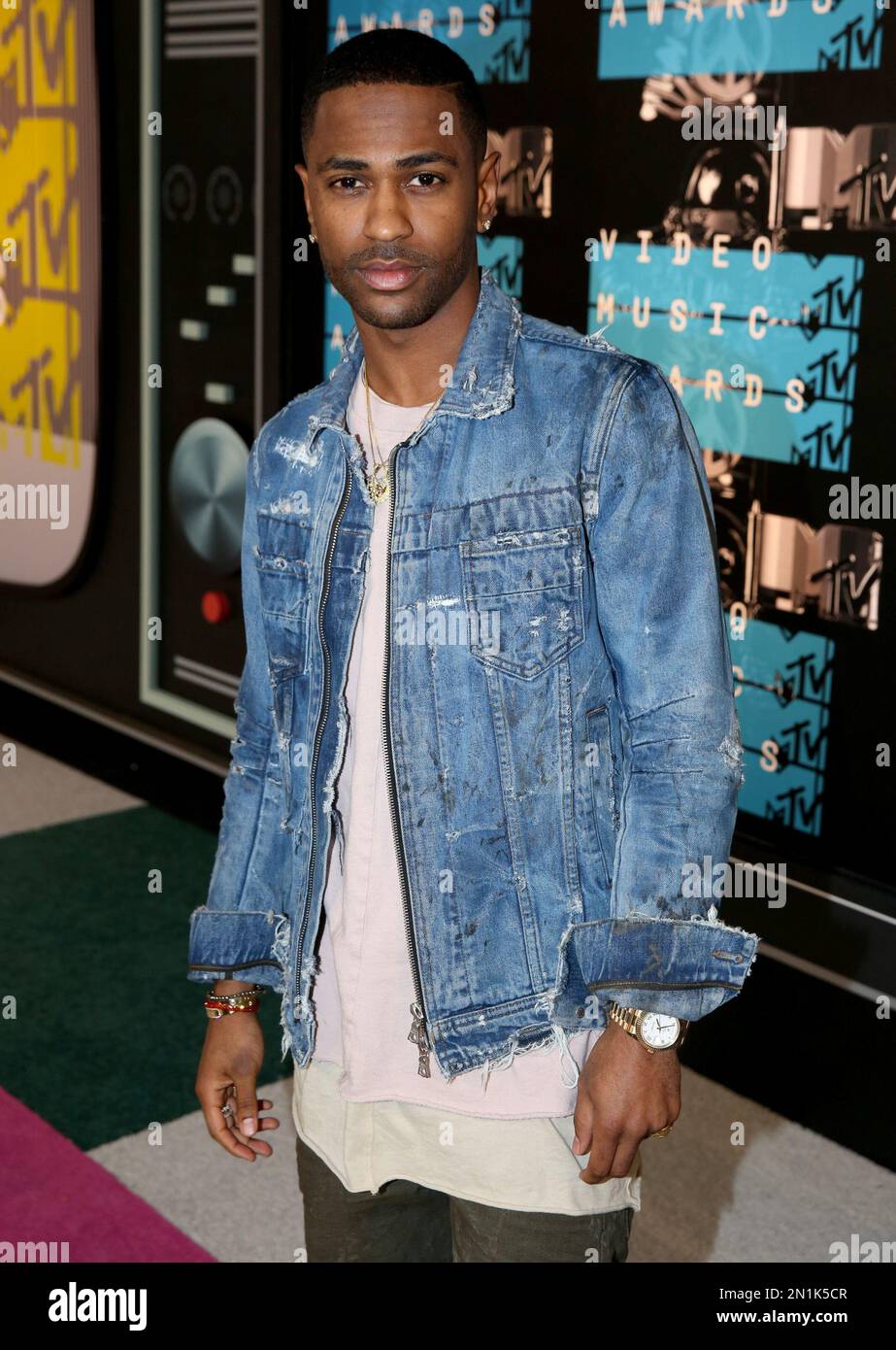 Big Sean arrives at the MTV Video Music Awards at the Microsoft Theater ...