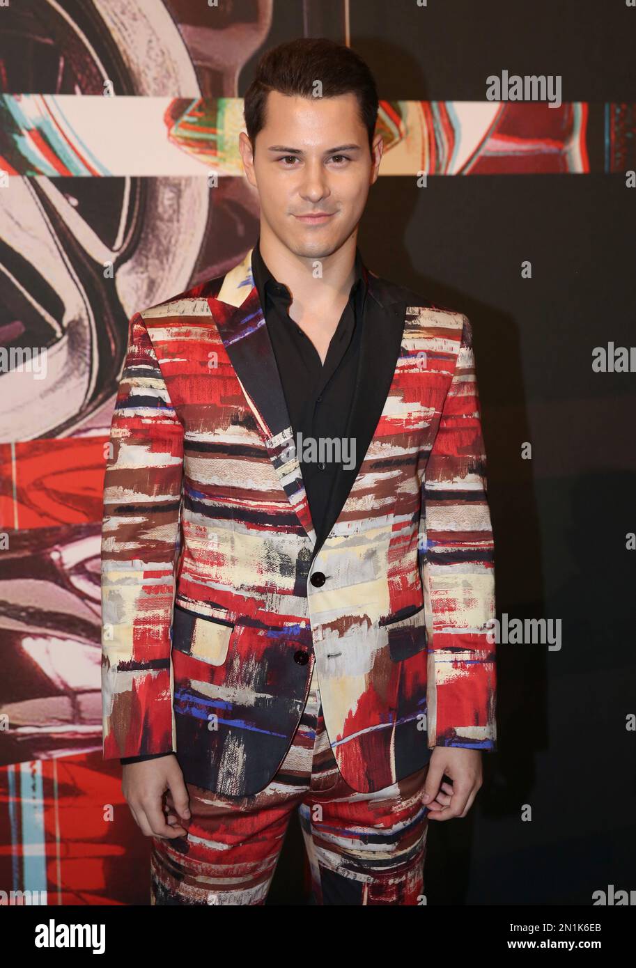 Michael J. Willett arrives at the MTV Video Music Awards at the ...
