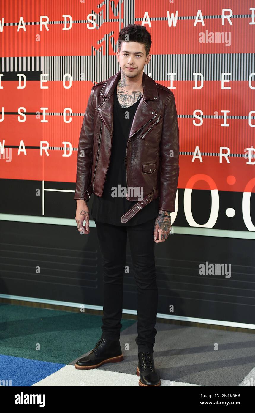 Travis Mills arrives at the MTV Video Music Awards at the Microsoft ...