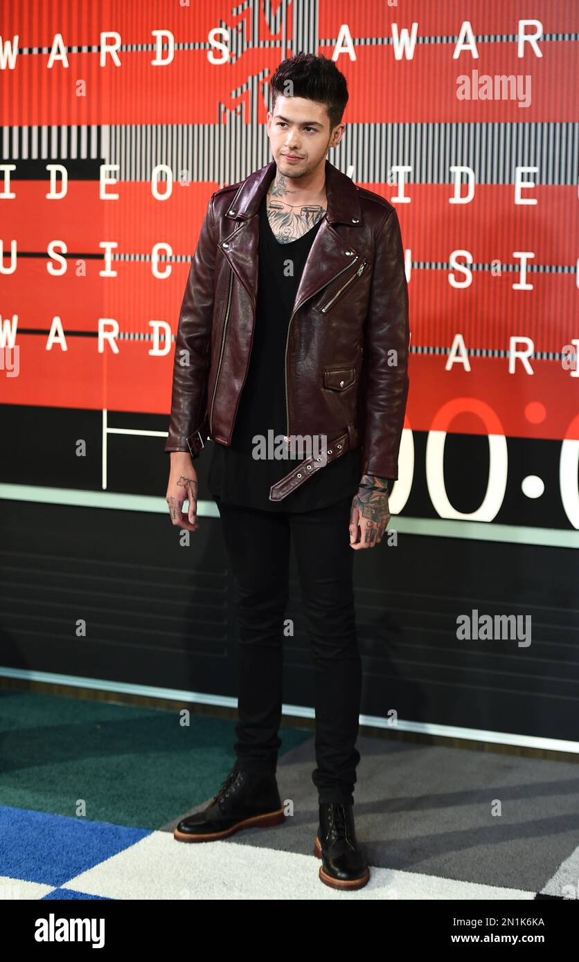 Travis Mills arrives at the MTV Video Music Awards at the Microsoft ...