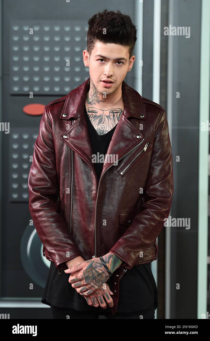 Travis Mills arrives at the MTV Video Music Awards at the Microsoft ...