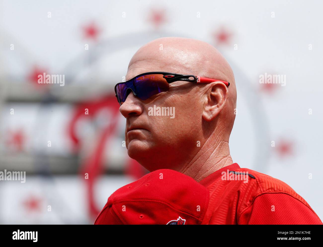 Washington Nationals manager Matt Williams (9) stands during the ...