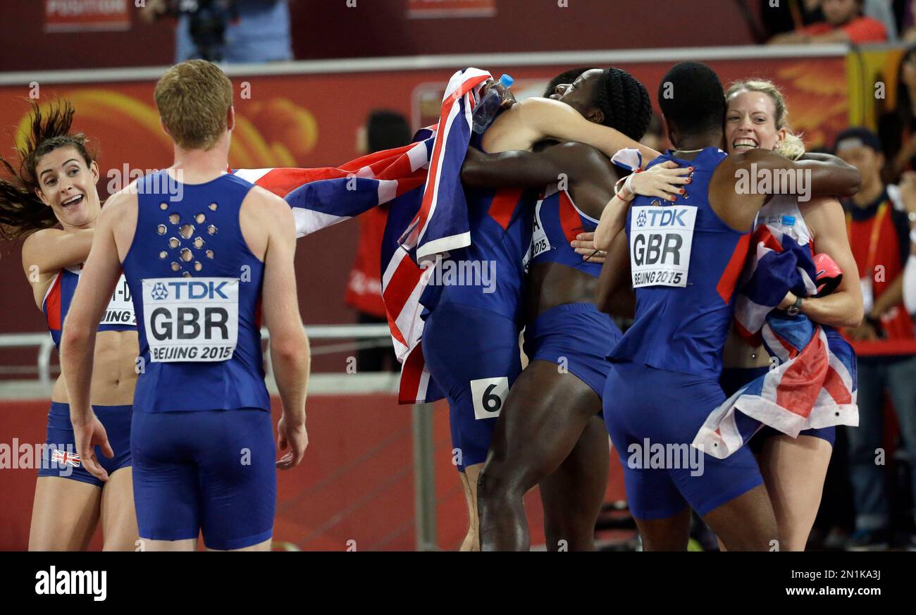 The British men's and women's 4x400m relay teams celebrate after they ...