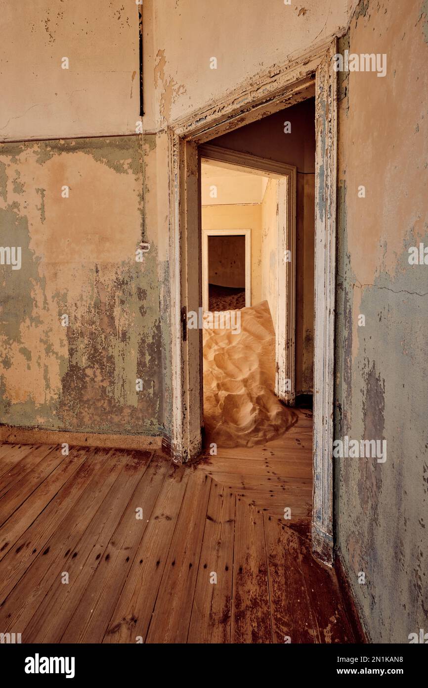 Ruined room ghost town hi-res stock photography and images - Alamy