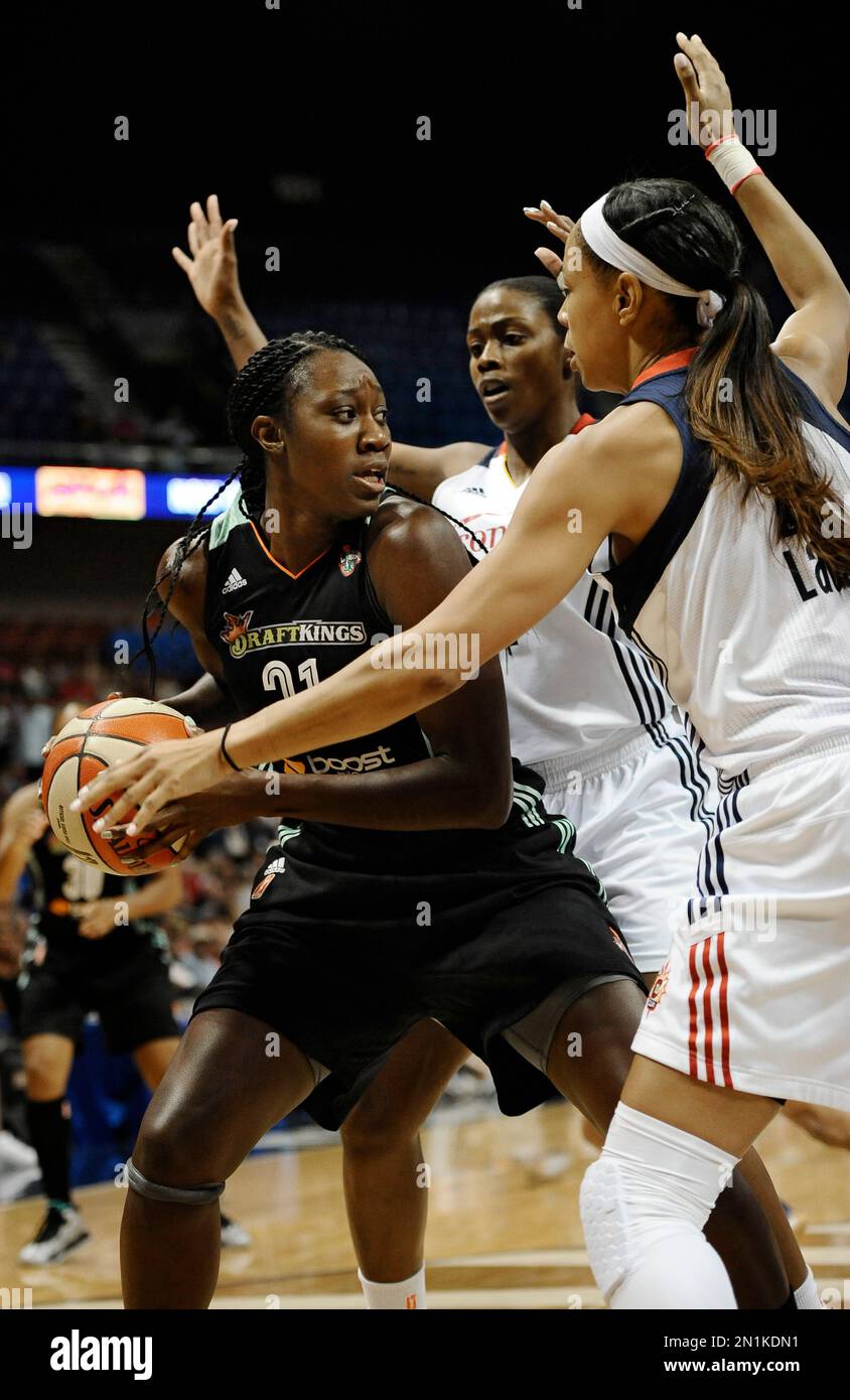 New York Liberty’s Tina Charles, left, is guarded by Connecticut Sun’s ...