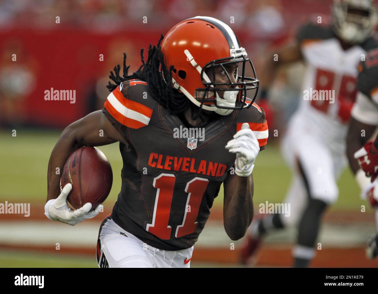 Cleveland Browns' Travis Benjamin (11) runs a punt back 53-yards for a ...