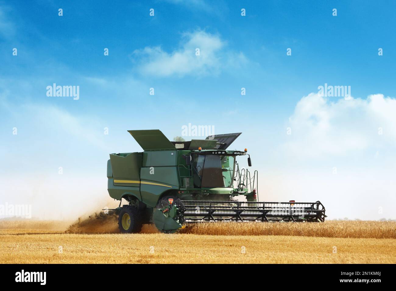 Modern combine harvester hi-res stock photography and images - Alamy
