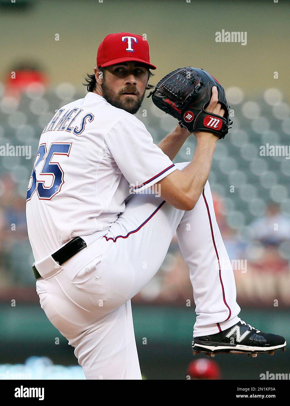 Texas Rangers starting pitcher Cole Hamels (35) works against the ...