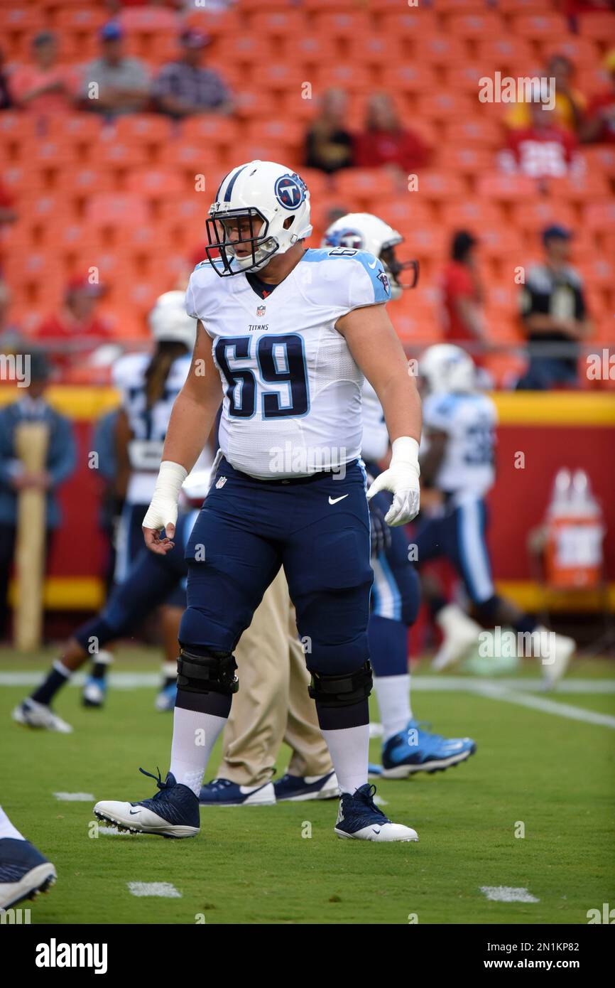 Tennessee Titans center Andy Gallik (69) warms up before a preseason ...