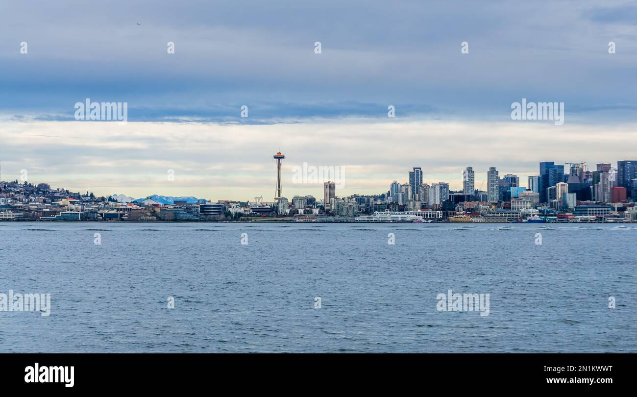 Clouds hand over the skyline in Seattle, Washington Stock Photo - Alamy