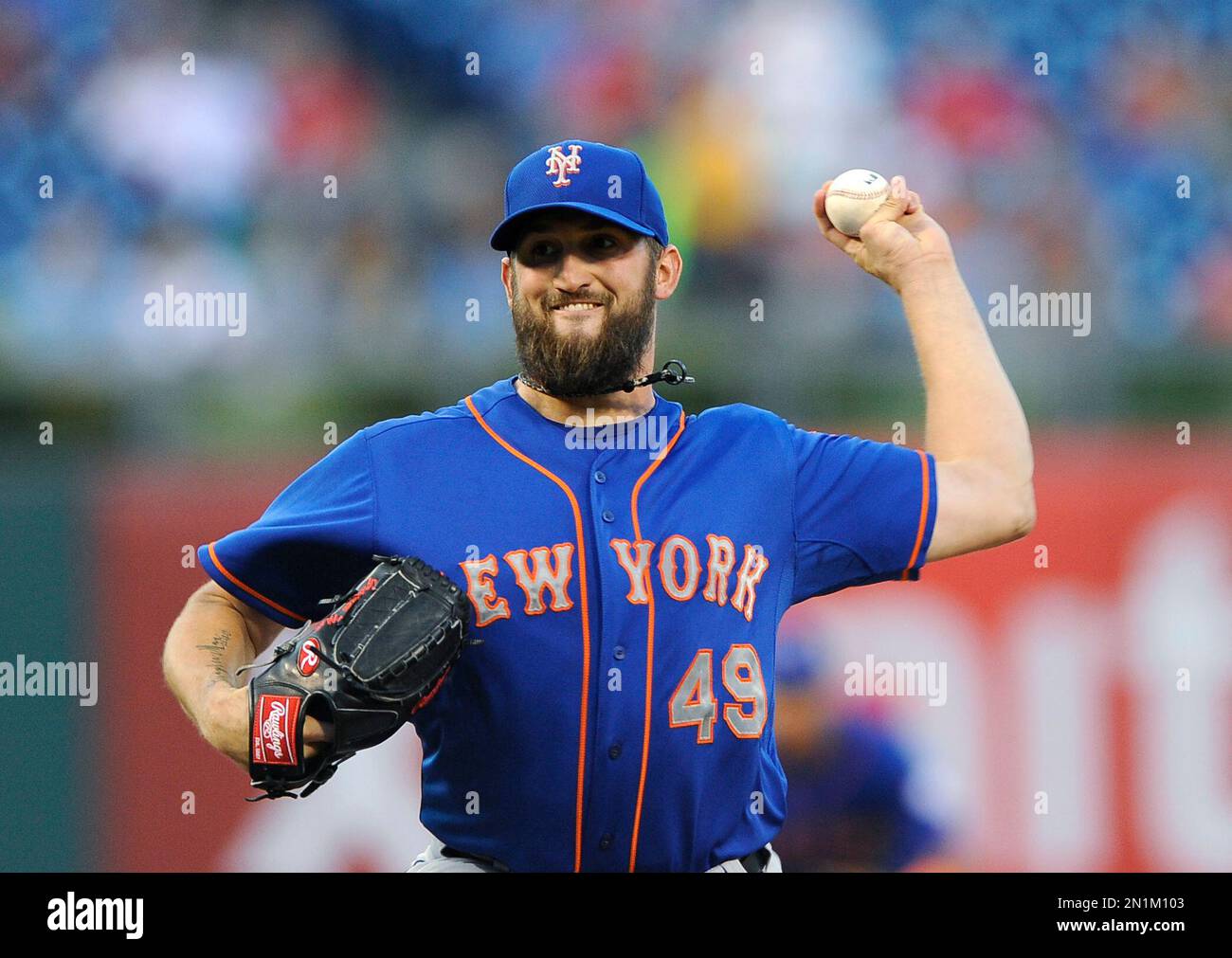 New York Mets starting pitcher Jonathon Niese throws in the first ...