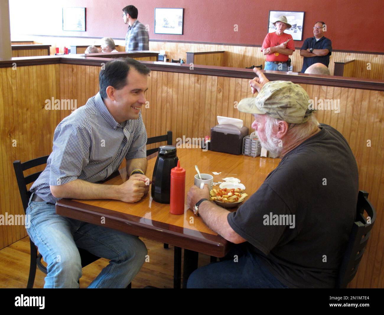 Republican presidential candidate Wisconsin Gov. Scott Walker talks ...
