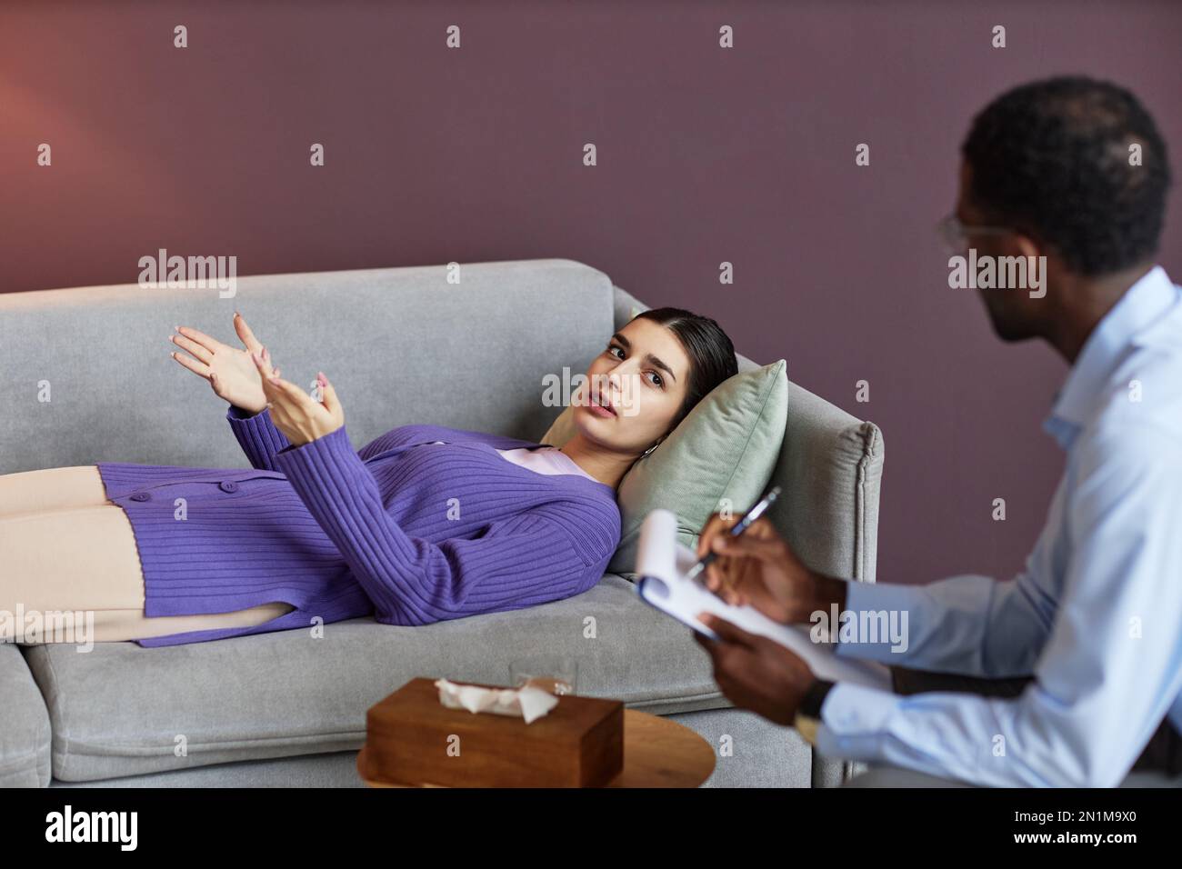Therapist couch woman lying down hi-res stock photography and images ...