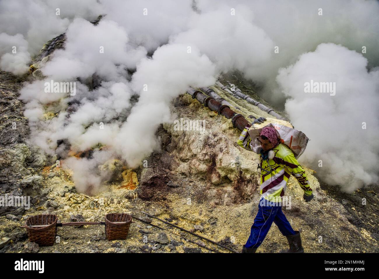 Indonesias ijen volcano hi-res stock photography and images - Alamy