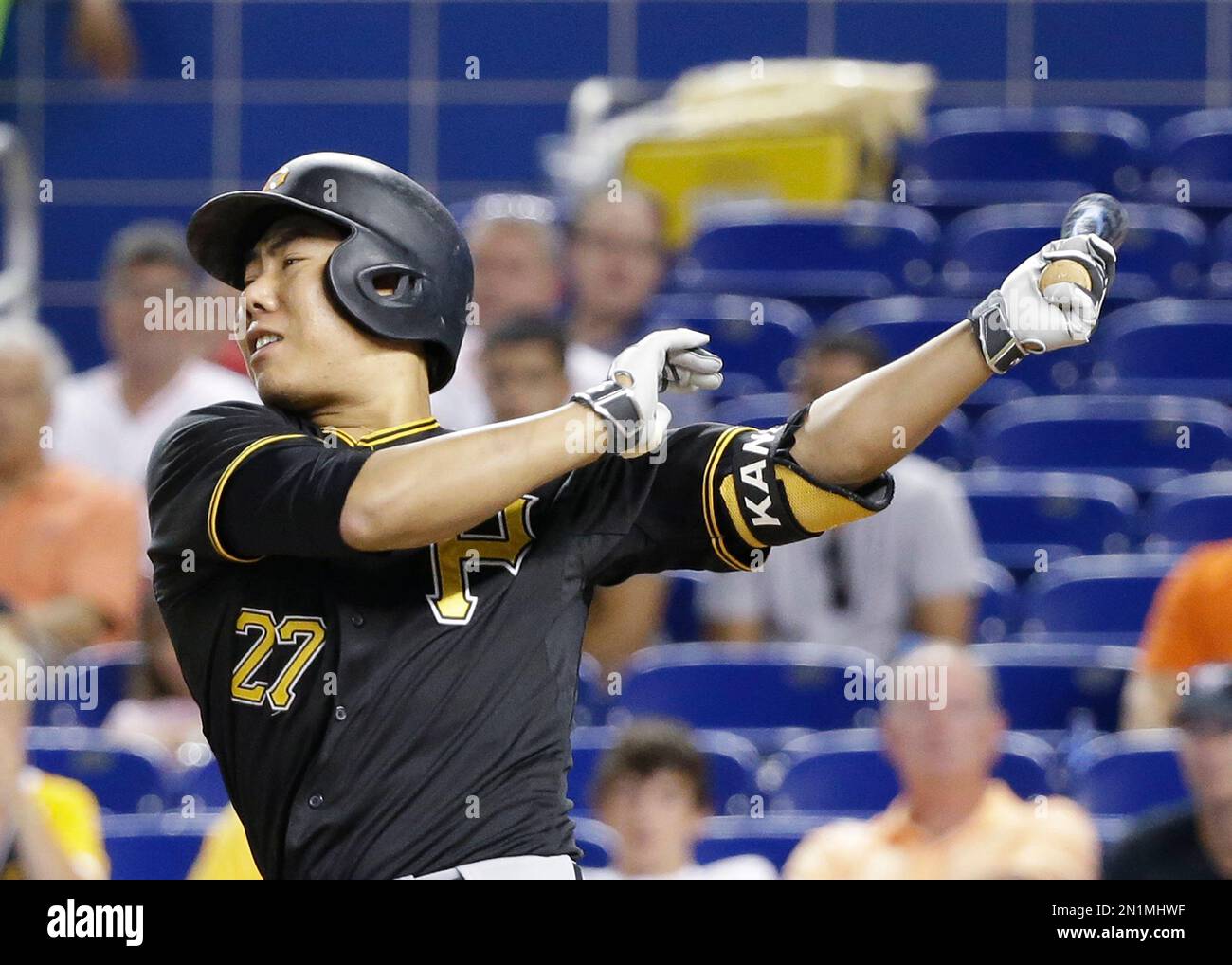 Pittsburgh Pirates' Jung Ho Kang of South Korea, bats during the first ...