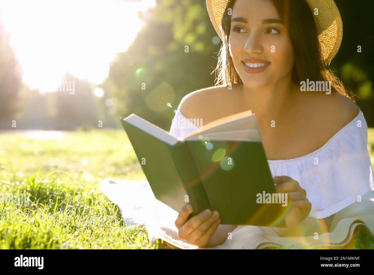 Beautiful young woman reading book hi-res stock photography and images ...