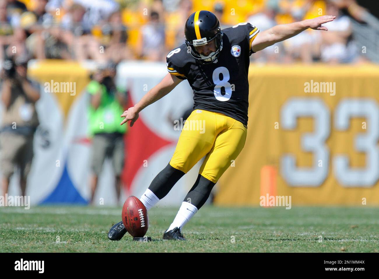 Pittsburgh Steelers kicker Garrett Hartley kicks off in the NFL ...