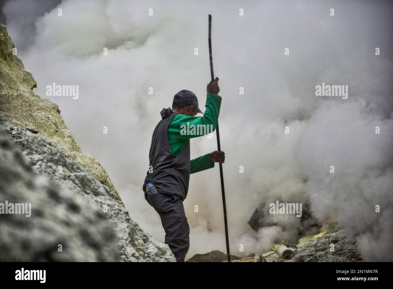 Kawah Ijen sulphur mining, Java, Indonesia Stock Photo - Alamy