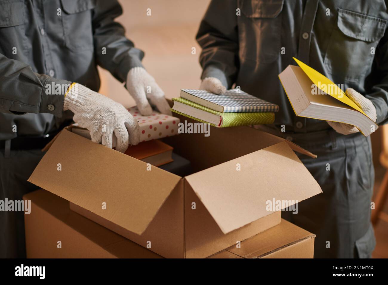 Putting books in boxes hi-res stock photography and images - Alamy