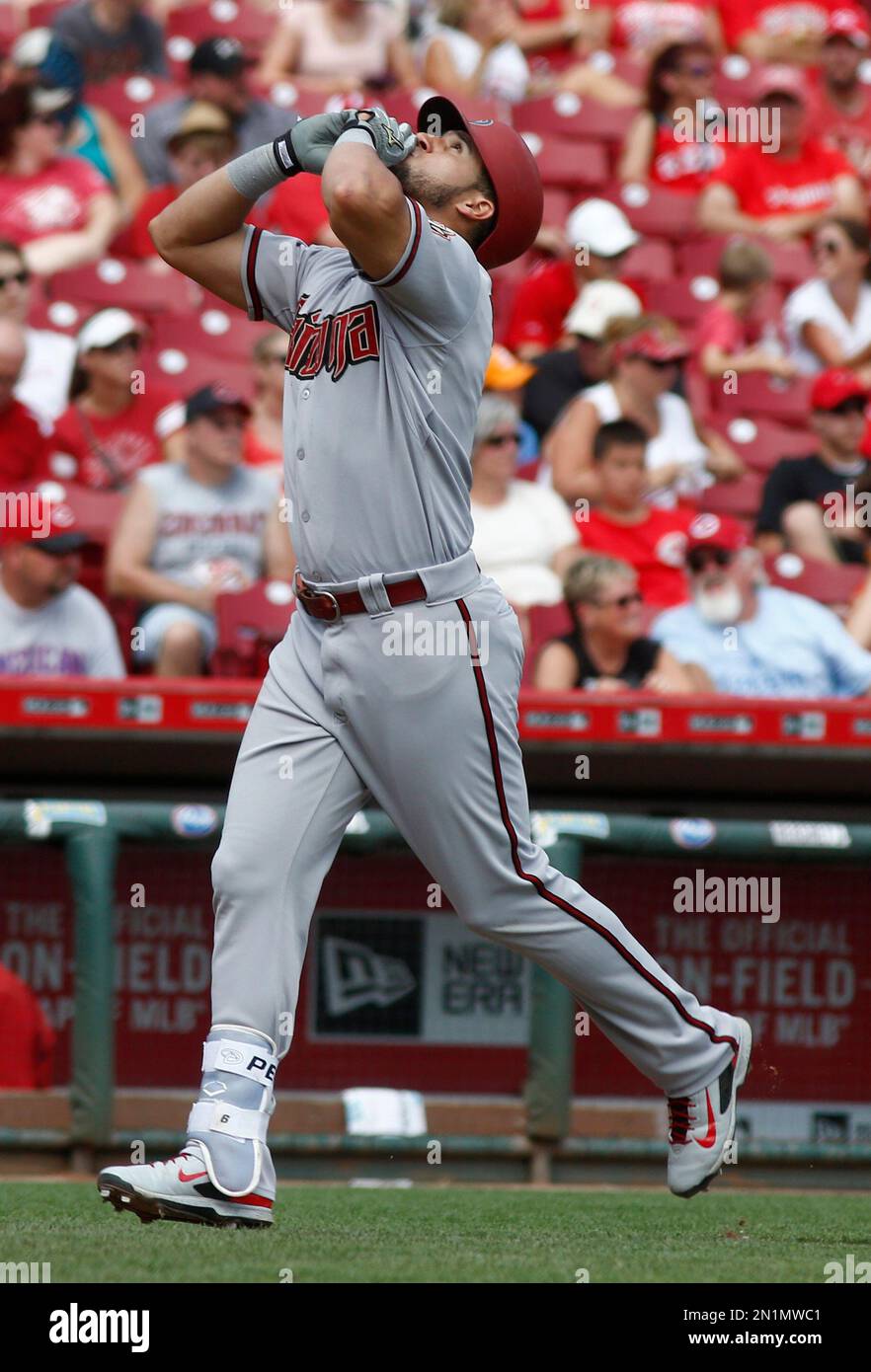 Arizona Diamondbacks' David Peralta looks to the sky after hitting a ...