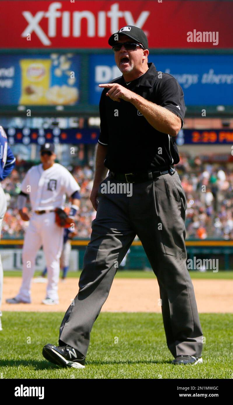 Major League umpire Ron Kulpa argues with Texas Rangers manager Jeff ...