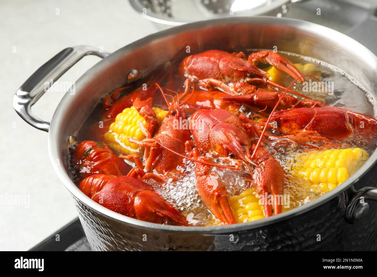 Crawfish boiling hi-res stock photography and images - Alamy