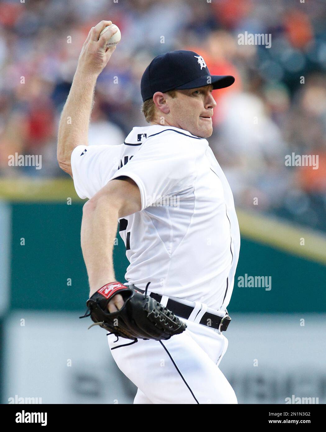 Detroit Tigers pitcher Randy Wolf delivers against the Texas Rangers ...