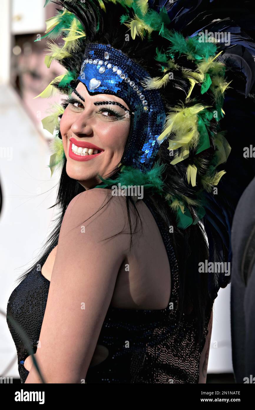 Female brazilian dancer costume hi-res stock photography and images - Alamy
