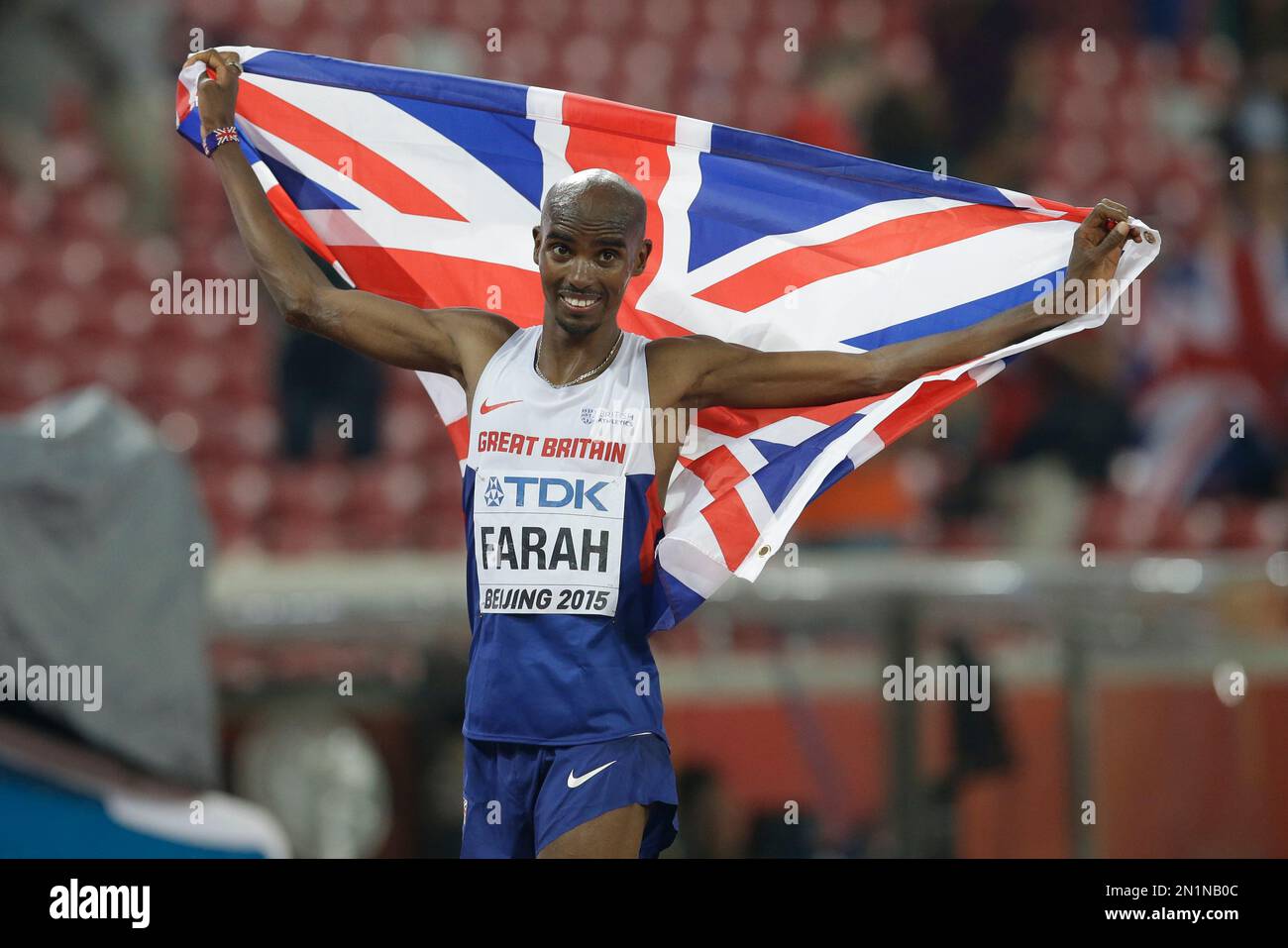 Britain's Mo Farah celebrates his the gold medal in the men's 10000m ...