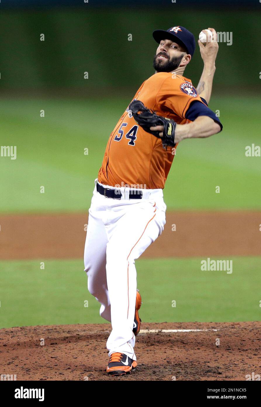 Houston Astros' Mike Fiers delivers a pitch to Los Angeles Dodgers ...