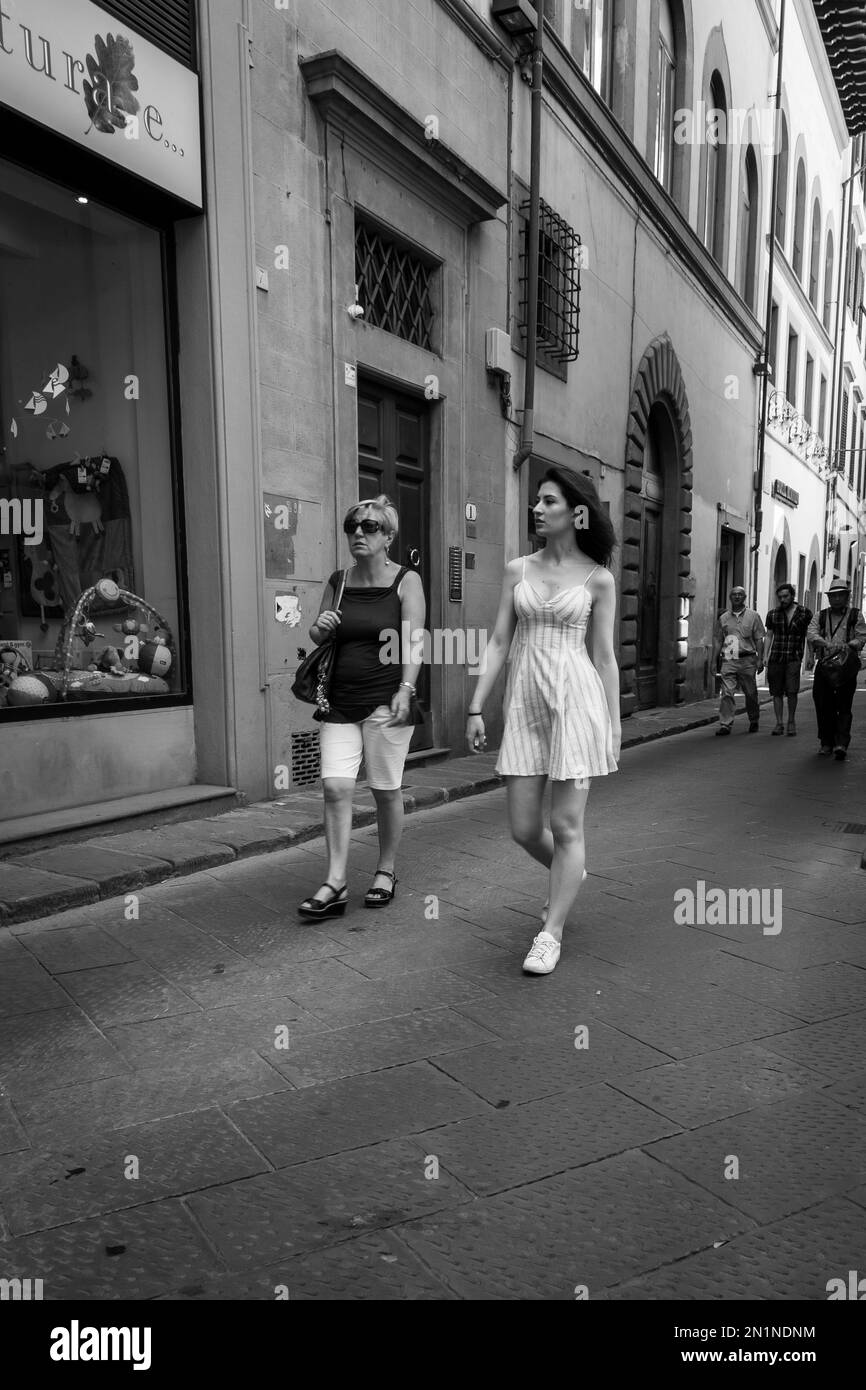 People on the streets of Florence, Tuscany on a summer's day Stock ...