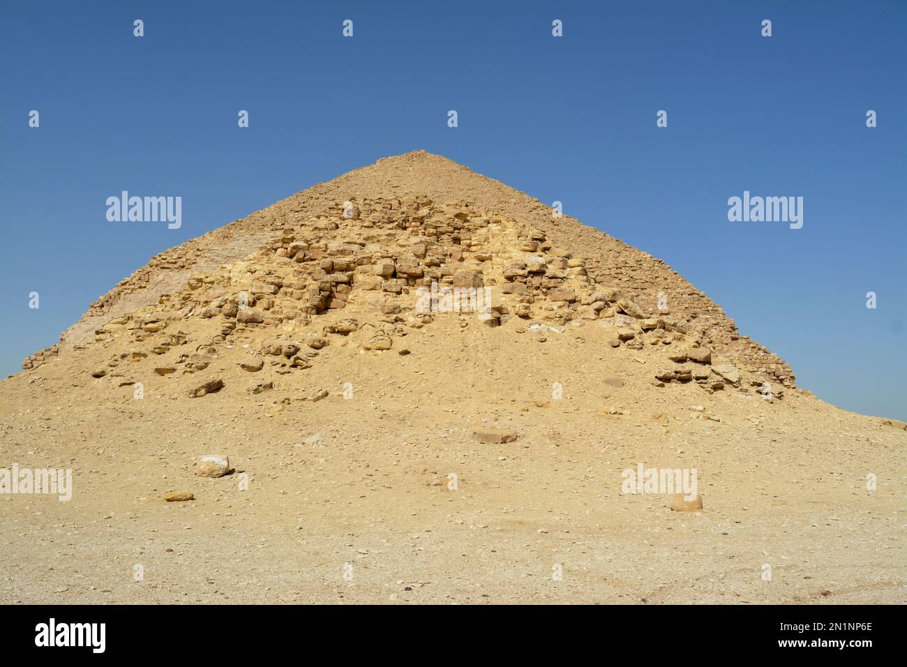Pyramids of giza satellite hi-res stock photography and images - Alamy