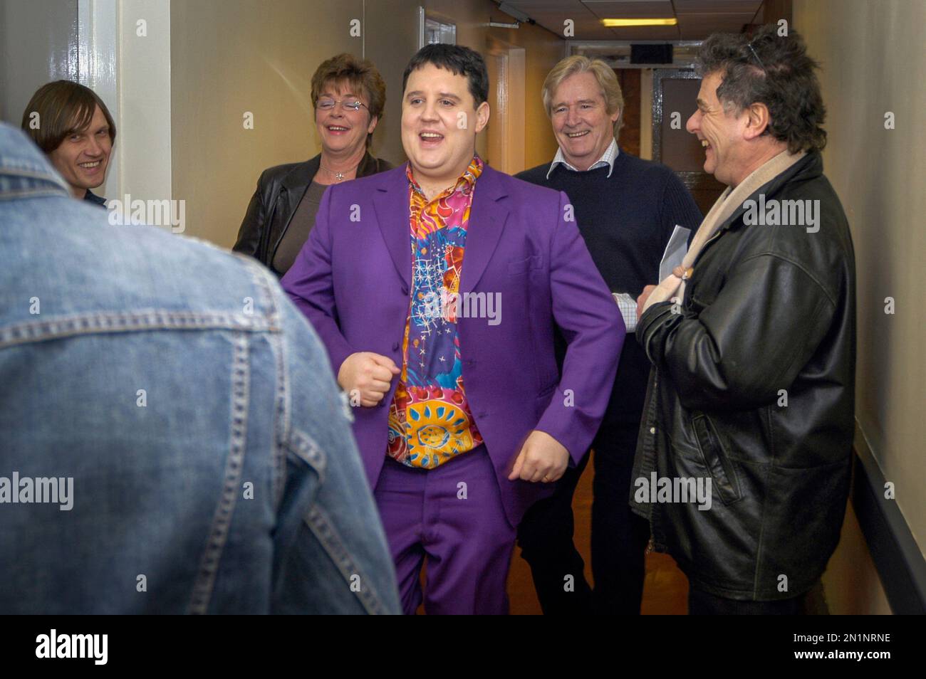 Peter Kay demonstrates to Coronation Street's Anne Kirkbride and ...