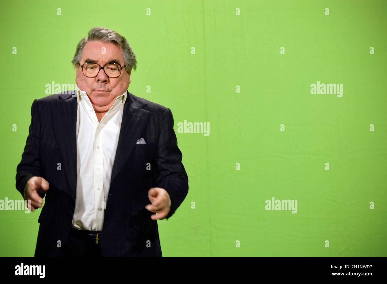 Comedian Ronnie Corbett photographed on the treadmill at Peter Kay's ...