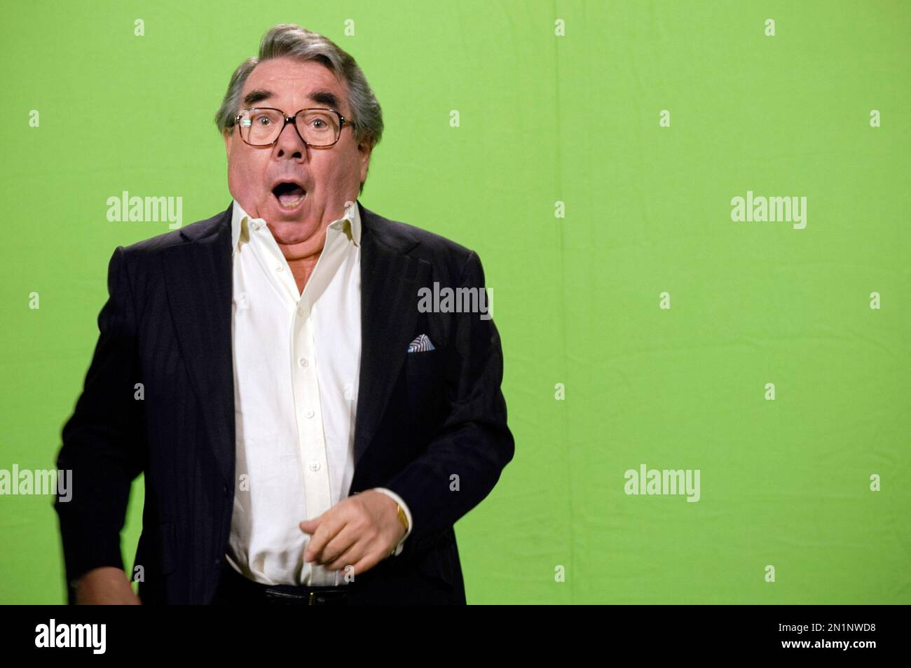 Comedian Ronnie Corbett photographed on the treadmill at Peter Kay's ...