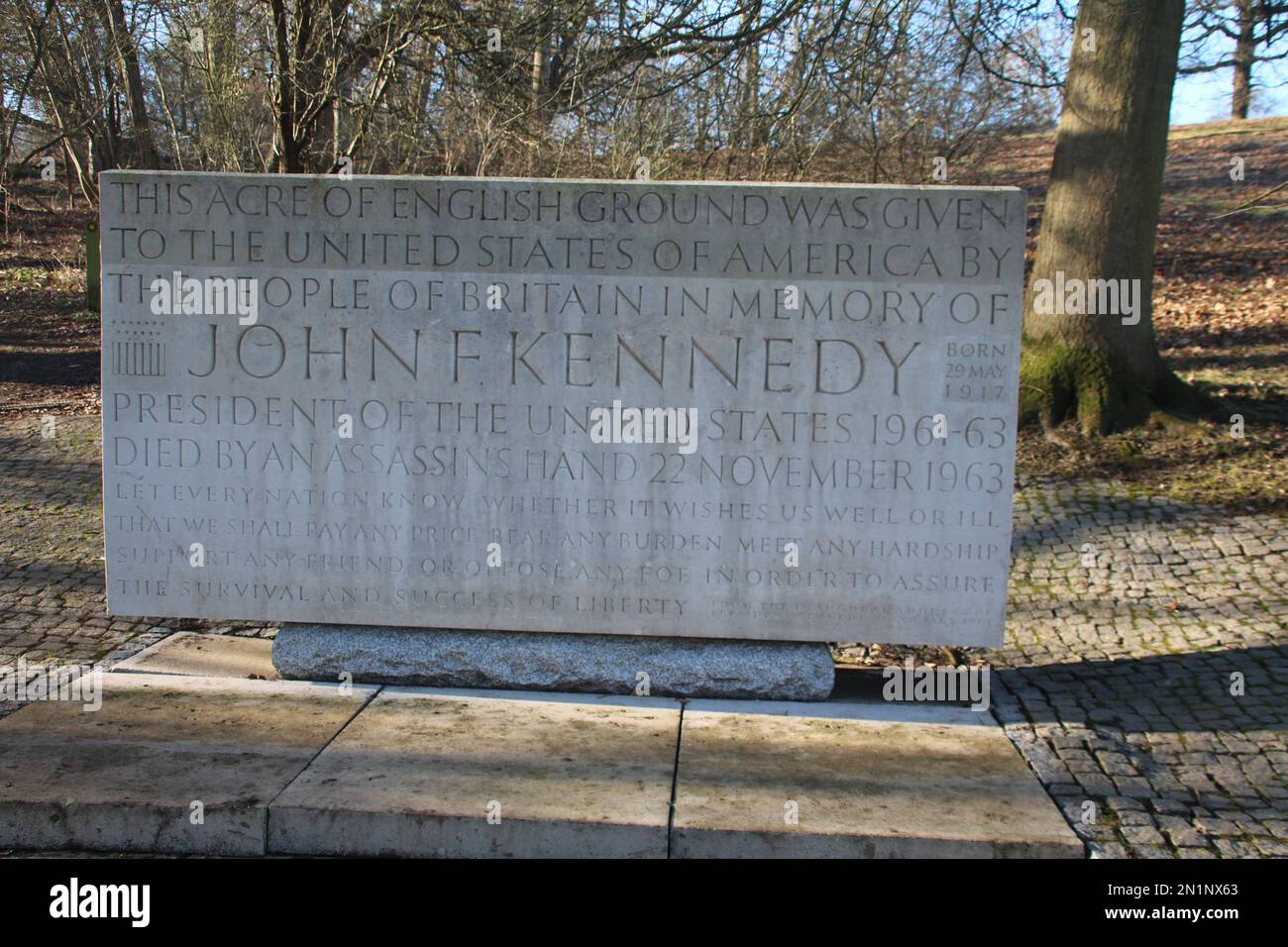 kennedy memorial runnymede Stock Photo - Alamy