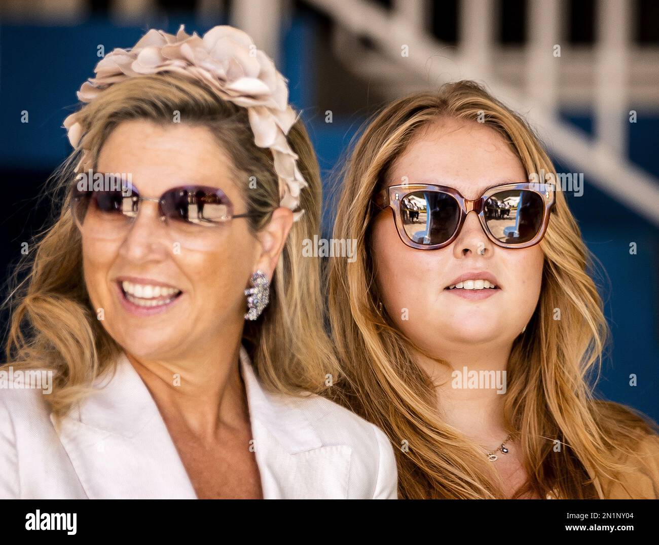 SINT MAARTEN - Queen Maxima and Princess Amalia during a visit to ...