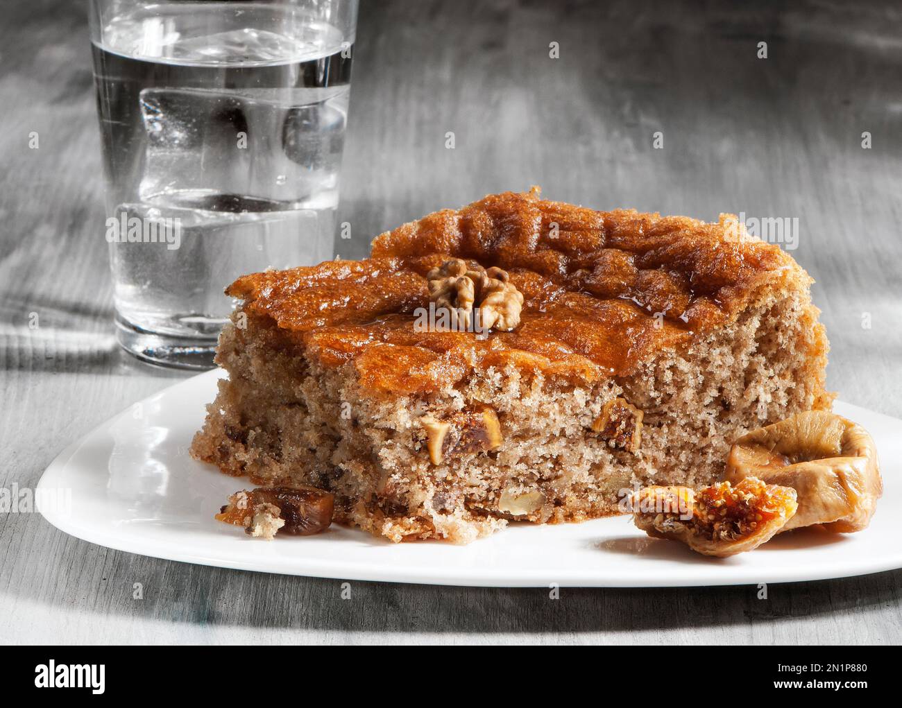 Walnut cake hi-res stock photography and images - Alamy