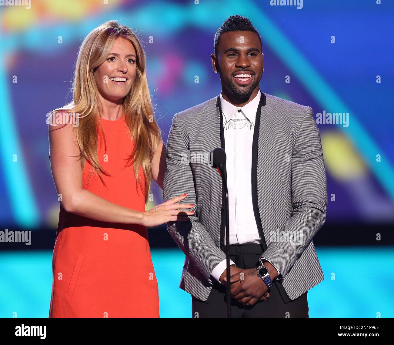 Cat Deeley, left, and Jason Derulo present the choice dancer award at ...