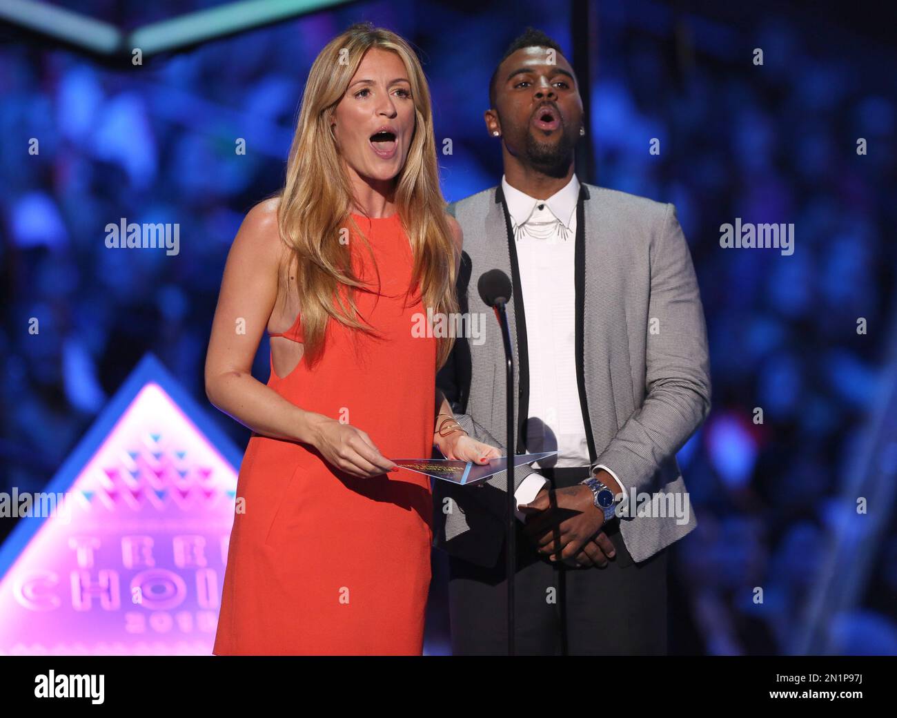 Cat Deeley, left, and Jason Derulo present the choice R&B/hip-hop song ...