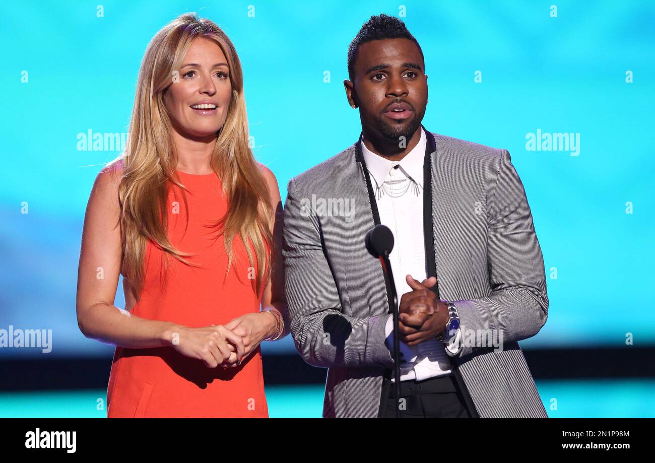 Cat Deeley, left, and Jason Derulo present the choice dancer award at ...